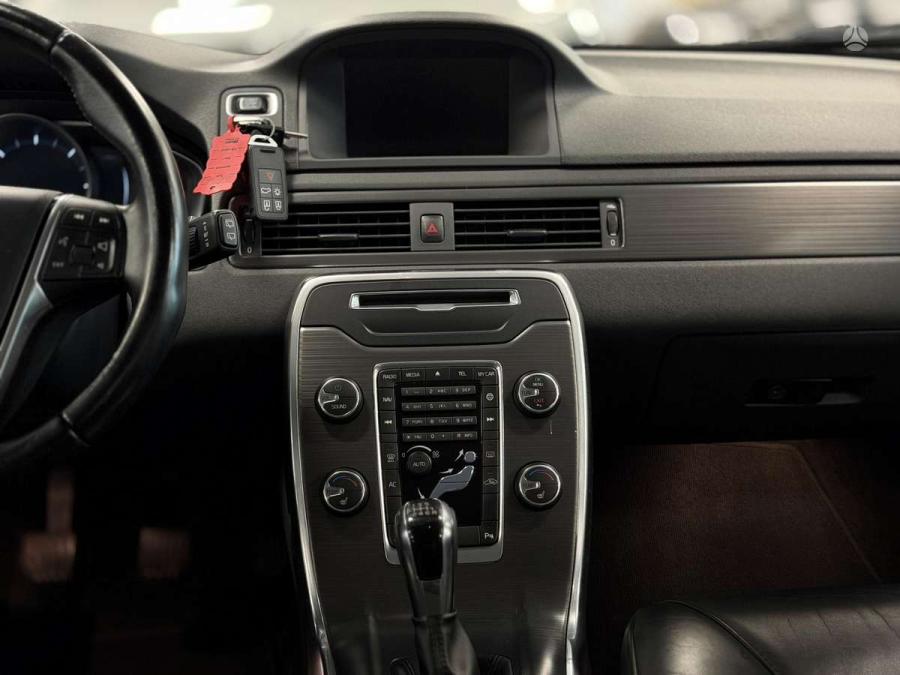 Pelēks Volvo V70 2016 Klaipėda, ar dzinēja tilpumu 1.98 L un nobraukumu 265 tūkst. km par 8750 €, foto 28 vietnē AUTOMOTO.COM.LV