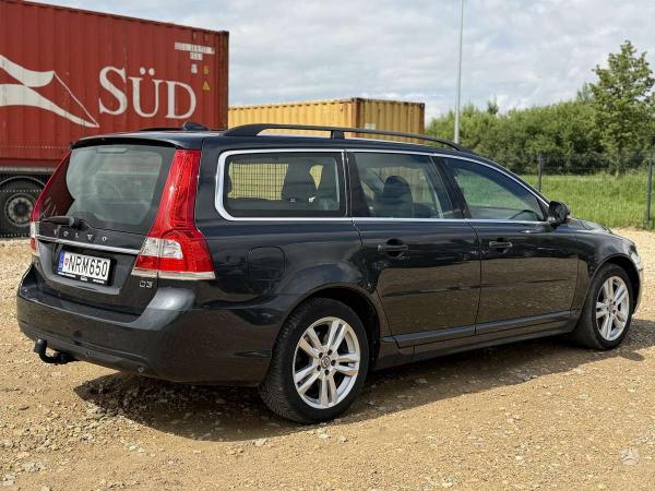 Grey Volvo V70 2016 in Siauliai, with an engine capacity of 1.97 L and mileage of 322 thousand km for 6500 €, photo 5 on AUTOMOTO.COM.LV