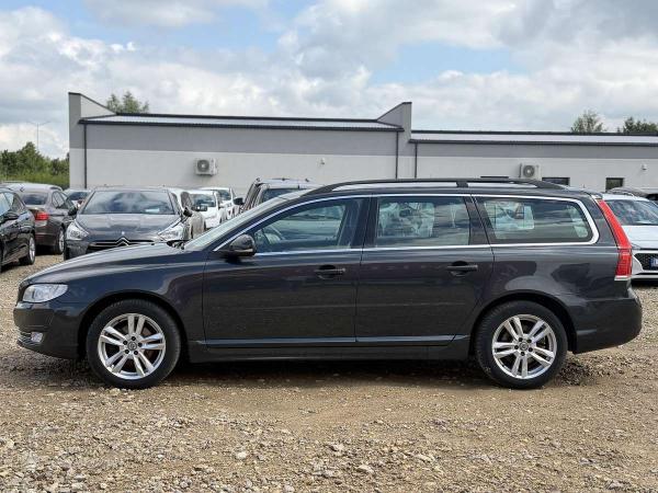 Grey Volvo V70 2016 in Siauliai, with an engine capacity of 1.97 L and mileage of 322 thousand km for 6500 €, photo 10 on AUTOMOTO.COM.LV