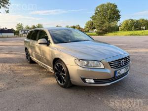 Grey Volvo V70 2016 in Valmiera, with an engine capacity of 2.00 L and mileage of 311 thousand km for 8950 €, photo 3 on AUTOMOTO.COM.LV