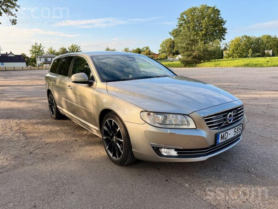 Grey Volvo V70 2016 in Valmiera, with an engine capacity of 2.00 L and mileage of 311 thousand km for 8950 €, photo 3 on AUTOMOTO.COM.LV