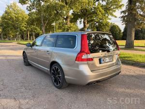 Grey Volvo V70 2016 in Valmiera, with an engine capacity of 2.00 L and mileage of 311 thousand km for 8950 €, photo 5 on AUTOMOTO.COM.LV