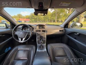 Grey Volvo V70 2016 in Valmiera, with an engine capacity of 2.00 L and mileage of 311 thousand km for 8950 €, photo 8 on AUTOMOTO.COM.LV