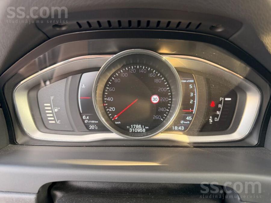 Grey Volvo V70 2016 in Valmiera, with an engine capacity of 2.00 L and mileage of 311 thousand km for 8950 €, photo 9 on AUTOMOTO.COM.LV