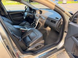 Grey Volvo V70 2016 in Valmiera, with an engine capacity of 2.00 L and mileage of 311 thousand km for 8950 €, photo 11 on AUTOMOTO.COM.LV
