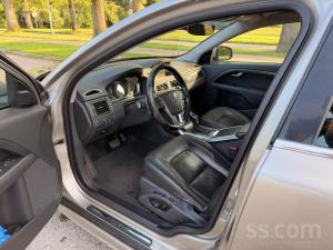 Grey Volvo V70 2016 in Valmiera, with an engine capacity of 2.00 L and mileage of 311 thousand km for 8950 €, photo 12 on AUTOMOTO.COM.LV