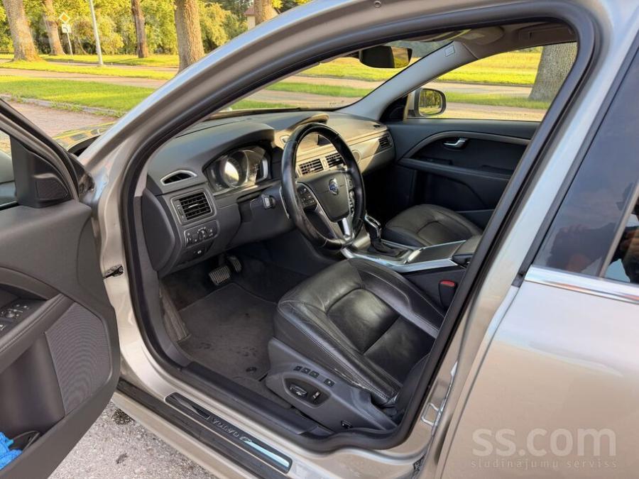 Grey Volvo V70 2016 in Valmiera, with an engine capacity of 2.00 L and mileage of 311 thousand km for 8950 €, photo 12 on AUTOMOTO.COM.LV