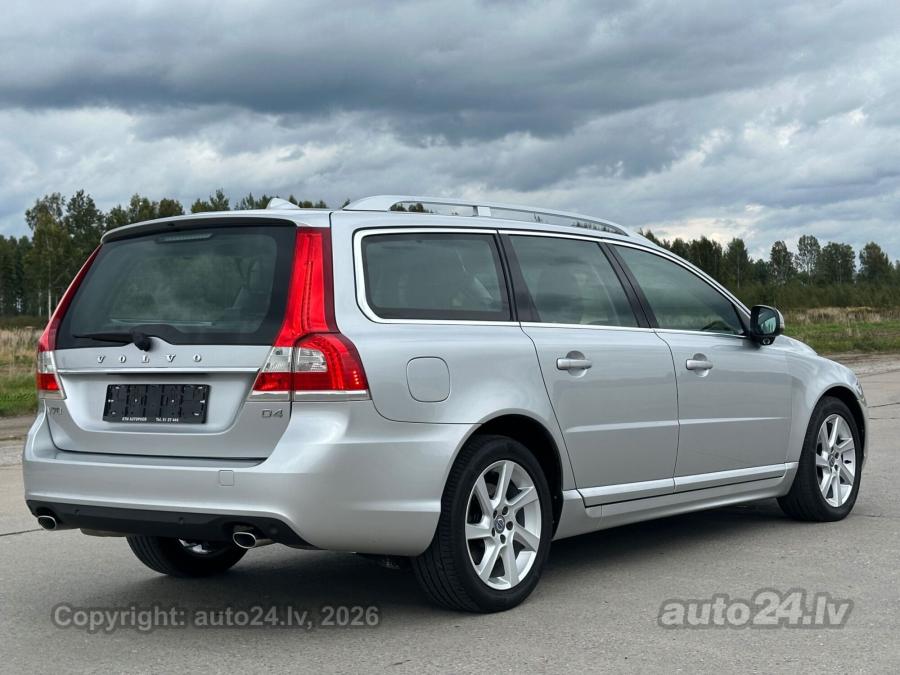Pelēks Volvo V70 2016 Tartu, ar dzinēja tilpumu 2.00 L un nobraukumu 267 tūkst. km par 11950 €, foto 3 vietnē AUTOMOTO.COM.LV