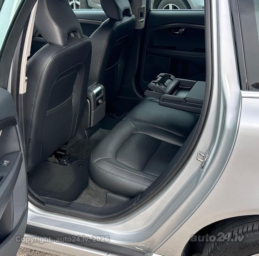 Pelēks Volvo V70 2016 Tartu, ar dzinēja tilpumu 2.00 L un nobraukumu 267 tūkst. km par 11950 €, foto 25 vietnē AUTOMOTO.COM.LV