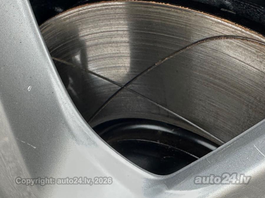Pelēks Volvo V70 2016 Tartu, ar dzinēja tilpumu 2.00 L un nobraukumu 267 tūkst. km par 11950 €, foto 30 vietnē AUTOMOTO.COM.LV