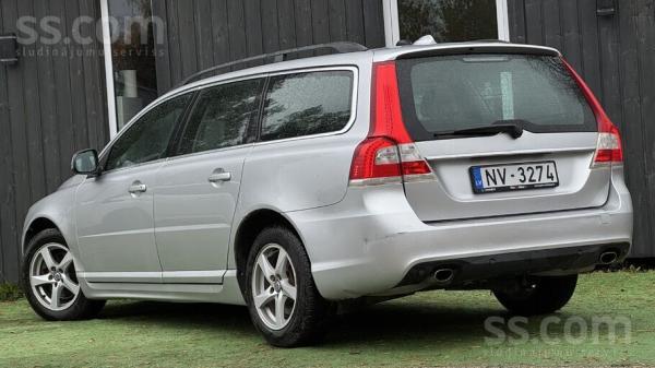 Grey Volvo V70 2016 in Riga, with an engine capacity of 2.00 L and mileage of 289 thousand km for 5990 €, photo 4 on AUTOMOTO.COM.LV