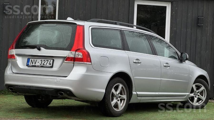 Pelēks Volvo V70 2016 Rīga, ar dzinēja tilpumu 2.00 L un nobraukumu 289 tūkst. km par 5990 €, foto 5 vietnē AUTOMOTO.COM.LV