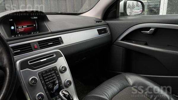 Grey Volvo V70 2016 in Riga, with an engine capacity of 2.00 L and mileage of 289 thousand km for 5990 €, photo 8 on AUTOMOTO.COM.LV