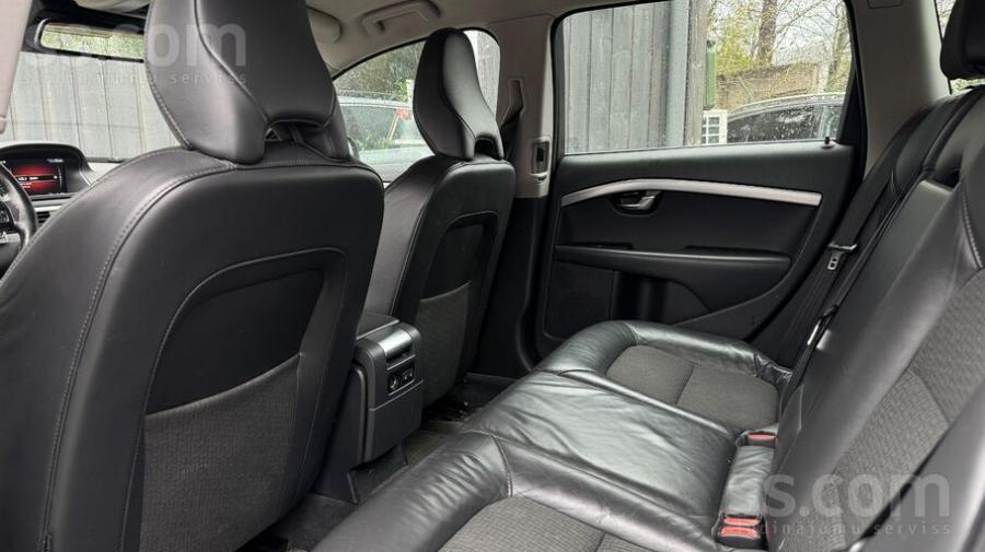 Pelēks Volvo V70 2016 Rīga, ar dzinēja tilpumu 2.00 L un nobraukumu 289 tūkst. km par 5990 €, foto 10 vietnē AUTOMOTO.COM.LV
