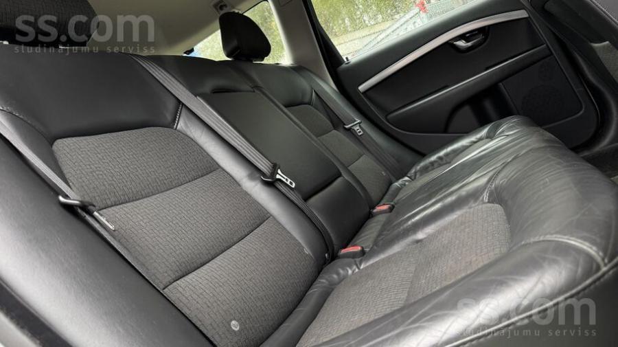 Pelēks Volvo V70 2016 Rīga, ar dzinēja tilpumu 2.00 L un nobraukumu 289 tūkst. km par 5990 €, foto 13 vietnē AUTOMOTO.COM.LV