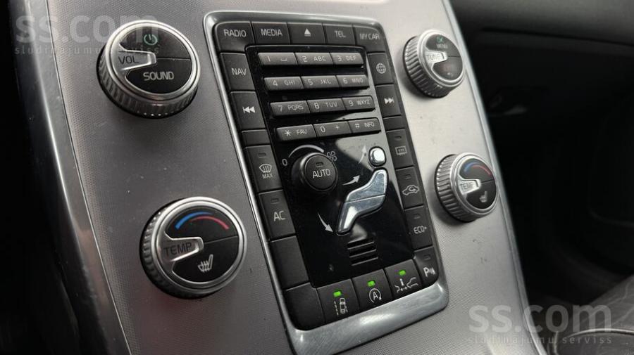 Pelēks Volvo V70 2016 Rīga, ar dzinēja tilpumu 2.00 L un nobraukumu 289 tūkst. km par 5990 €, foto 16 vietnē AUTOMOTO.COM.LV