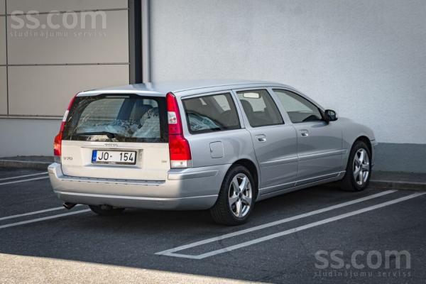 Volvo V70 2008 in Riga, with an engine capacity of 2.40 L and mileage of 0 thousand km for 2990 €, photo 4 on AUTOMOTO.COM.LV