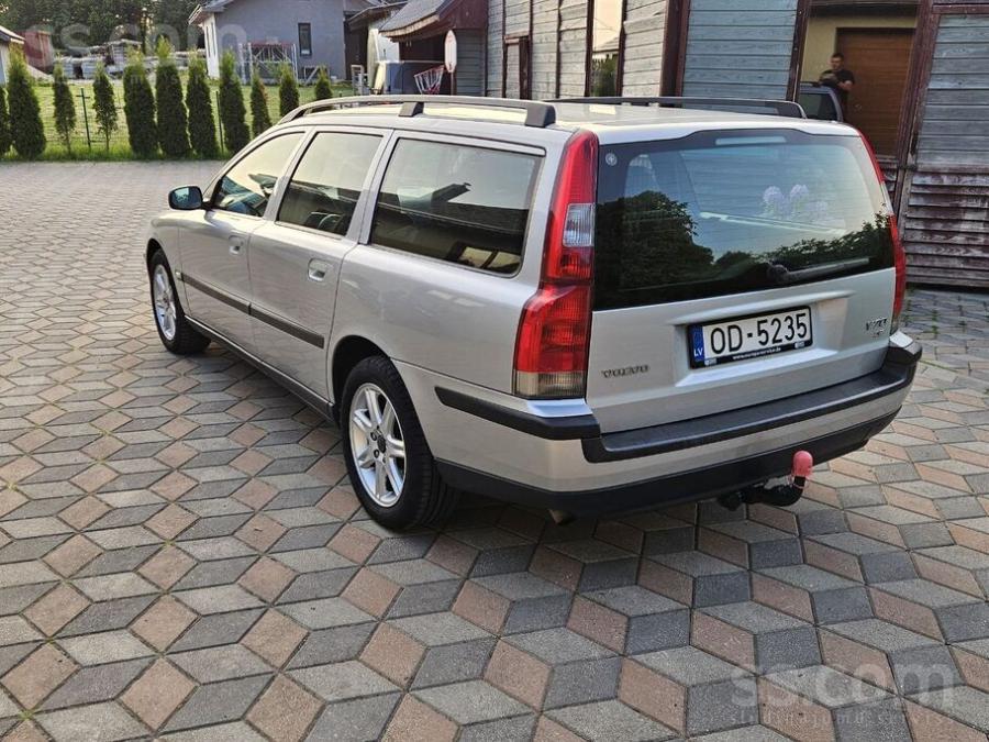 Volvo V70 2003 in Talsi, with an engine capacity of 2.40 L and mileage of 344 thousand km for 2999 €, photo 3 on AUTOMOTO.COM.LV