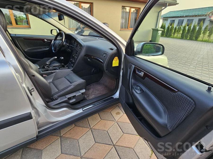 Volvo V70 2003 in Talsi, with an engine capacity of 2.40 L and mileage of 344 thousand km for 2999 €, photo 11 on AUTOMOTO.COM.LV