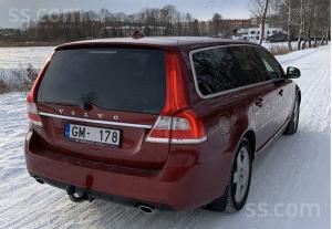 Sarkans Volvo V70 2014 Rīga, ar dzinēja tilpumu 2.00 L un nobraukumu 145 tūkst. km par 8950 €, foto 9 vietnē AUTOMOTO.COM.LV