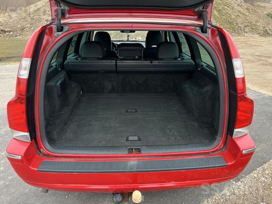 Sarkans Volvo V70 2006 Tukums, ar dzinēja tilpumu 2.40 L un nobraukumu 500 tūkst. km par 1987 €, foto 6 vietnē AUTOMOTO.COM.LV