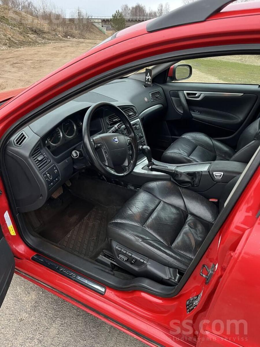 Sarkans Volvo V70 2006 Tukums, ar dzinēja tilpumu 2.40 L un nobraukumu 500 tūkst. km par 1987 €, foto 9 vietnē AUTOMOTO.COM.LV
