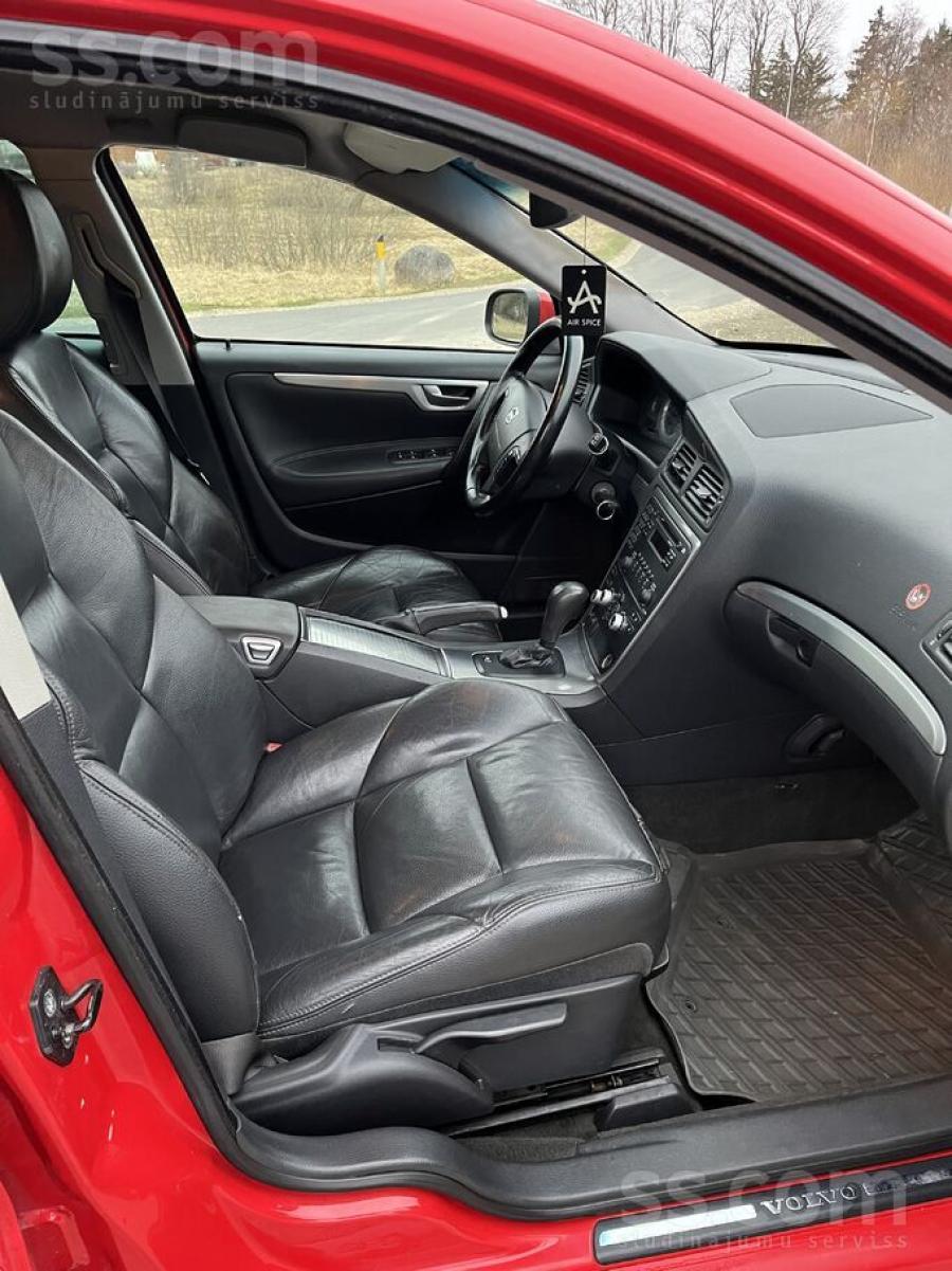 Sarkans Volvo V70 2006 Tukums, ar dzinēja tilpumu 2.40 L un nobraukumu 500 tūkst. km par 1987 €, foto 10 vietnē AUTOMOTO.COM.LV