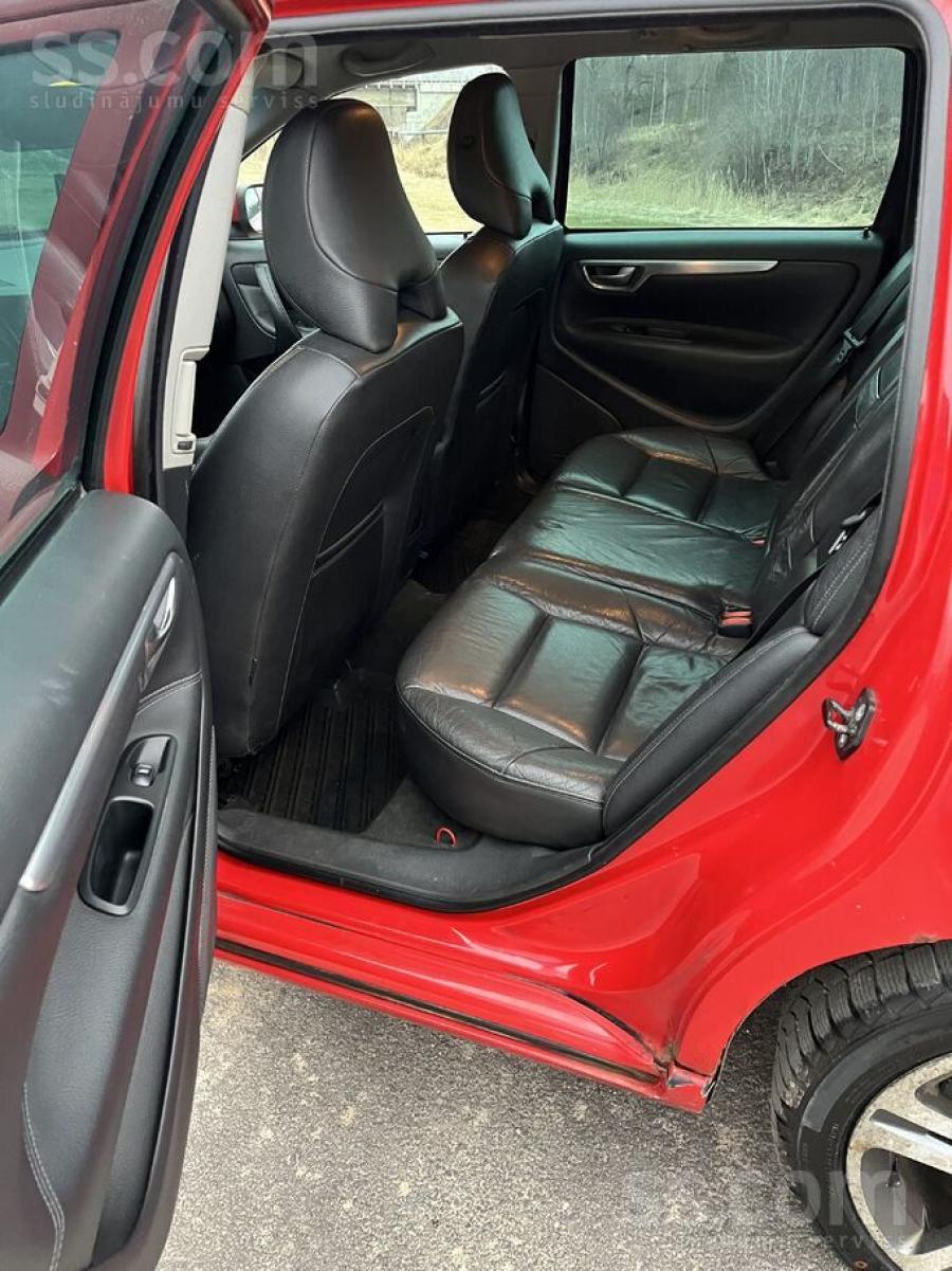 Sarkans Volvo V70 2006 Tukums, ar dzinēja tilpumu 2.40 L un nobraukumu 500 tūkst. km par 1987 €, foto 12 vietnē AUTOMOTO.COM.LV