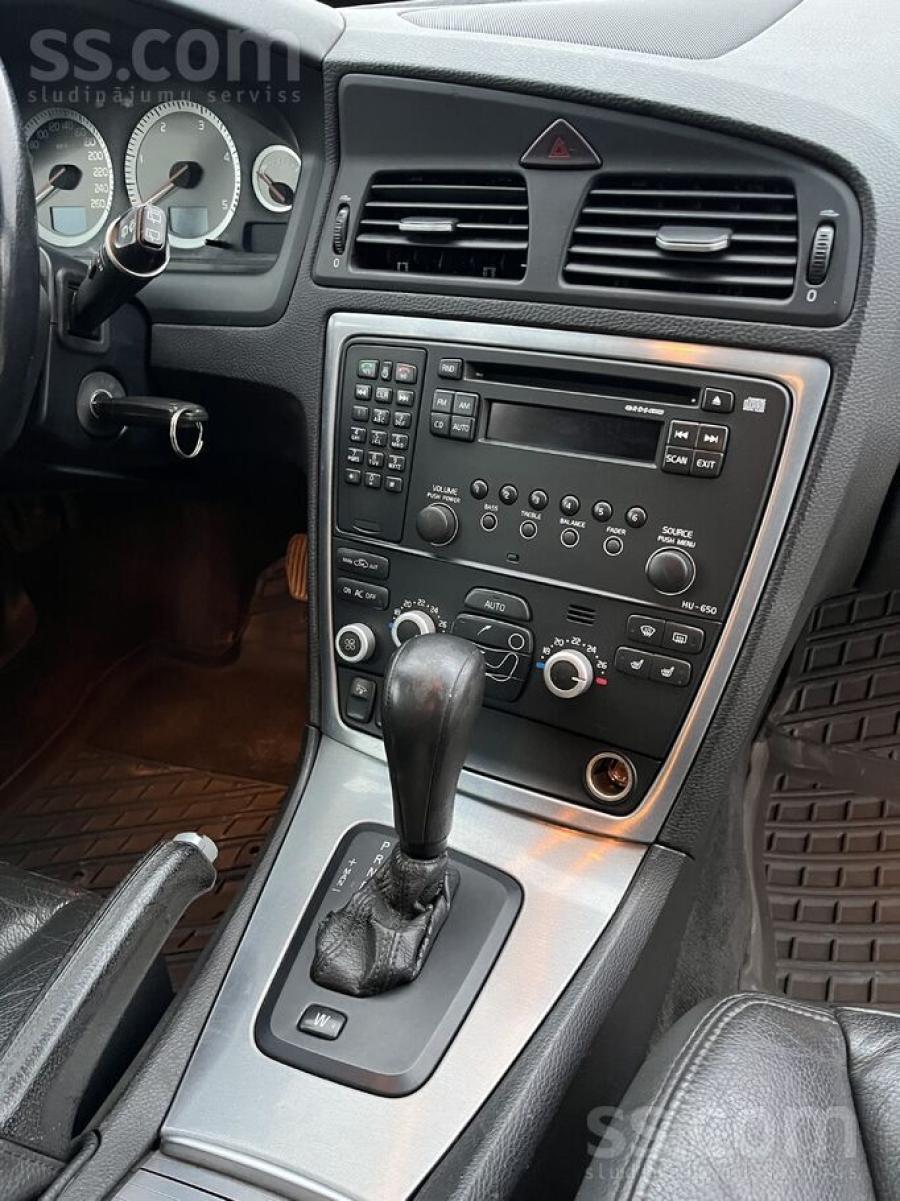 Sarkans Volvo V70 2006 Tukums, ar dzinēja tilpumu 2.40 L un nobraukumu 500 tūkst. km par 1987 €, foto 14 vietnē AUTOMOTO.COM.LV