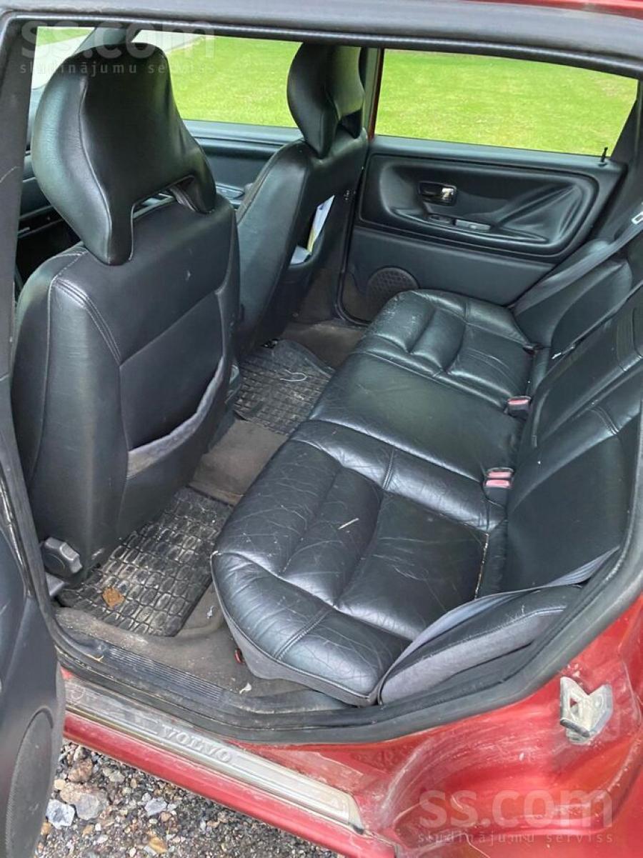 Sarkans Volvo V70 1997 Aizkraukle, ar dzinēja tilpumu 2.50 L un nobraukumu 592 tūkst. km par 490 €, foto 7 vietnē AUTOMOTO.COM.LV
