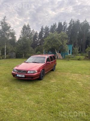 Красный Вольво В70 1998 в Валмиера, объемом двигателя 2.50 л и пробегом 389 тыс. км за 1150 €, фото 3 на AUTOMOTO.COM.LV