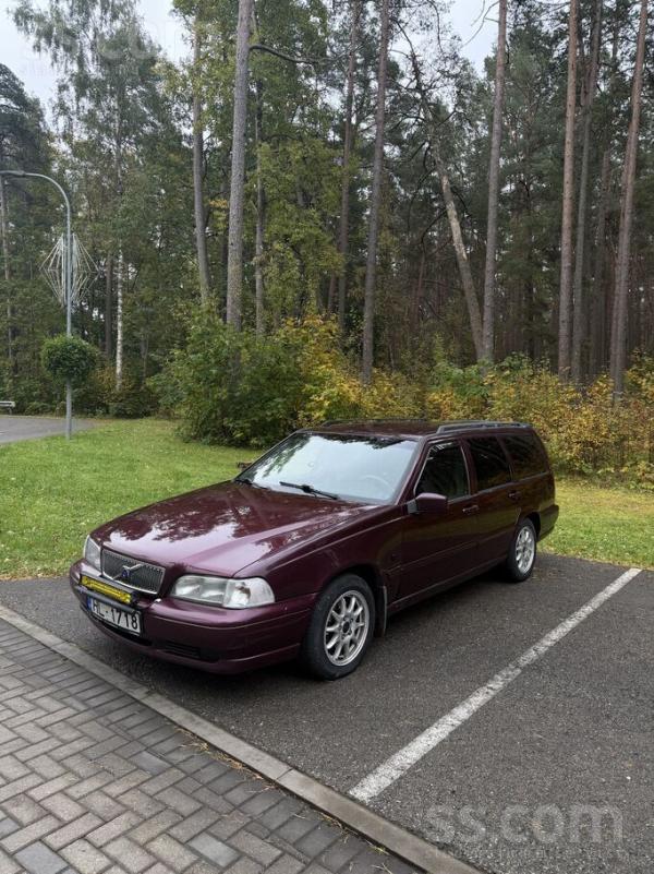 Sarkans Volvo V70 1998 Jūrmala, ar dzinēja tilpumu 2.50 L un nobraukumu 436 tūkst. km par 1550 €, foto 1 vietnē AUTOMOTO.COM.LV