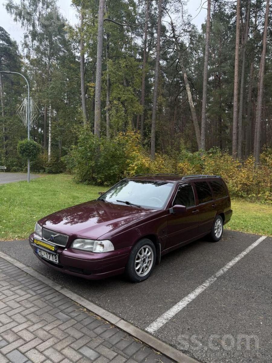 Sarkans Volvo V70 1998 Jūrmala, ar dzinēja tilpumu 2.50 L un nobraukumu 436 tūkst. km par 1250 €, foto 1 vietnē AUTOMOTO.COM.LV