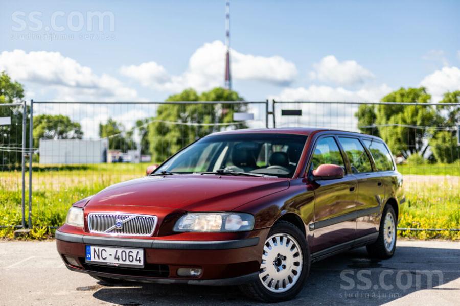 Sarkans Volvo V70 2000 Rīga, ar dzinēja tilpumu 2.40 L un nobraukumu 463 tūkst. km par 1790 €, foto 1 vietnē AUTOMOTO.COM.LV