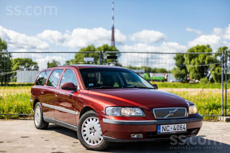 Sarkans Volvo V70 2000 Rīga, ar dzinēja tilpumu 2.40 L un nobraukumu 463 tūkst. km par 1790 €, foto 2 vietnē AUTOMOTO.COM.LV