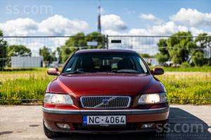 Sarkans Volvo V70 2000 Rīga, ar dzinēja tilpumu 2.40 L un nobraukumu 463 tūkst. km par 1790 €, foto 3 vietnē AUTOMOTO.COM.LV