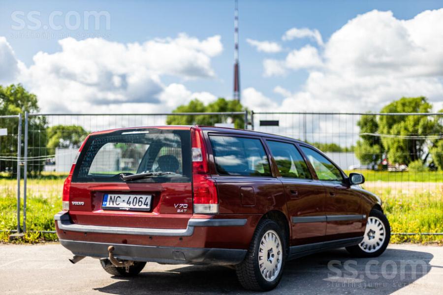 Sarkans Volvo V70 2000 Rīga, ar dzinēja tilpumu 2.40 L un nobraukumu 463 tūkst. km par 1790 €, foto 6 vietnē AUTOMOTO.COM.LV