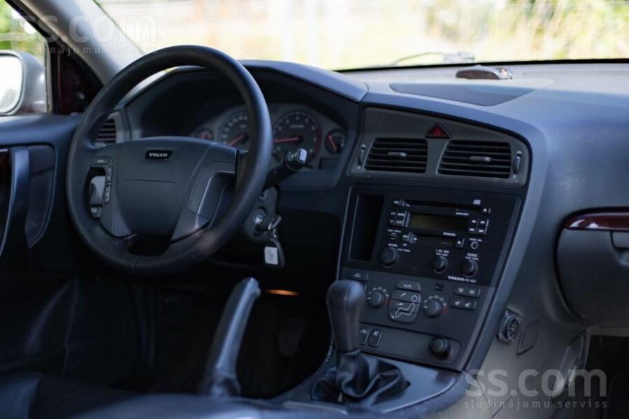 Sarkans Volvo V70 2000 Rīga, ar dzinēja tilpumu 2.40 L un nobraukumu 463 tūkst. km par 1790 €, foto 20 vietnē AUTOMOTO.COM.LV