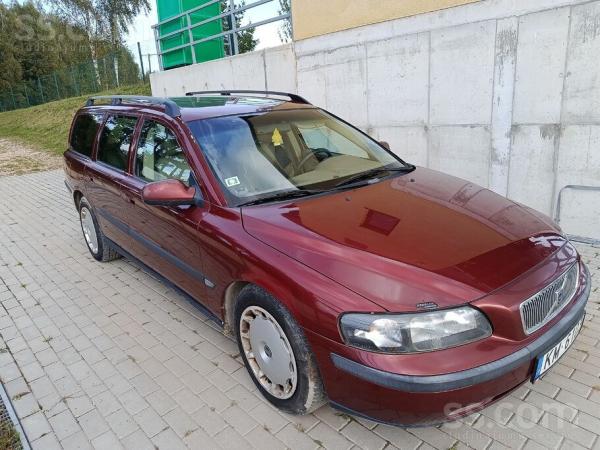 Sarkans Volvo V70 2000 Jelgava, ar dzinēja tilpumu 2.50 L un nobraukumu 425 tūkst. km par 1400 €, foto 2 vietnē AUTOMOTO.COM.LV