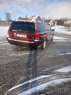 Sarkans Volvo V70 2000 Madona, ar dzinēja tilpumu 2.50 L un nobraukumu 480 tūkst. km par 560 €, foto 3 vietnē AUTOMOTO.COM.LV