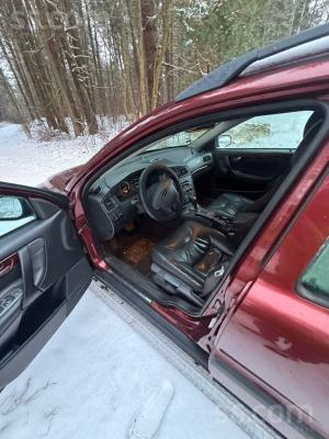 Red Volvo V70 2000 in Riga, with an engine capacity of 2.30 L and mileage of 420 thousand km for 700 €, photo 11 on AUTOMOTO.COM.LV