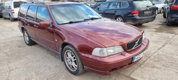 Sarkans Volvo V70 2000 Kėdainiai, ar dzinēja tilpumu 2.50 L un nobraukumu 513 tūkst. km par 999 €, foto 2 vietnē AUTOMOTO.COM.LV