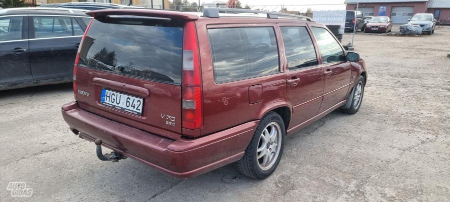 Red Volvo V70 2000 in Kedainiai, with an engine capacity of 2.50 L and mileage of 513 thousand km for 999 €, photo 5 on AUTOMOTO.COM.LV
