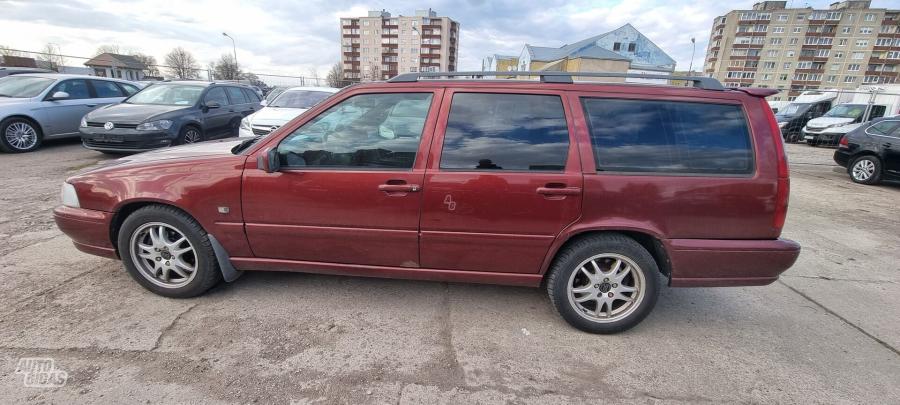 Red Volvo V70 2000 in Kedainiai, with an engine capacity of 2.50 L and mileage of 513 thousand km for 999 €, photo 8 on AUTOMOTO.COM.LV