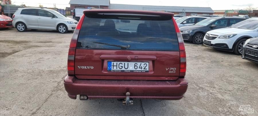 Red Volvo V70 2000 in Kedainiai, with an engine capacity of 2.50 L and mileage of 513 thousand km for 999 €, photo 9 on AUTOMOTO.COM.LV