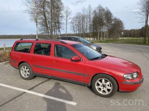 Красный Вольво В70 2000 в Даугавпилс, объемом двигателя 2.40 л и пробегом 400 тыс. км за 1450 €, фото  на AUTOMOTO.COM.LV