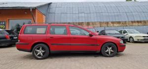 Red Volvo V70 2000 in Valmiera, with an engine capacity of 2.50 L and mileage of 668 thousand km for 1100 €, photo 3 on AUTOMOTO.COM.LV