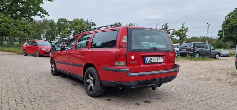 Red Volvo V70 2000 in Valmiera, with an engine capacity of 2.50 L and mileage of 668 thousand km for 1100 €, photo 5 on AUTOMOTO.COM.LV