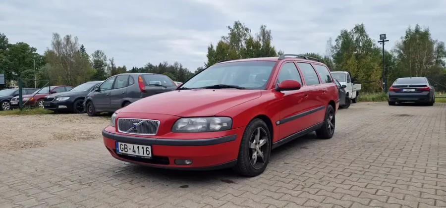 Red Volvo V70 2000 in Valmiera, with an engine capacity of 2.50 L and mileage of 668 thousand km for 1100 €, photo 7 on AUTOMOTO.COM.LV