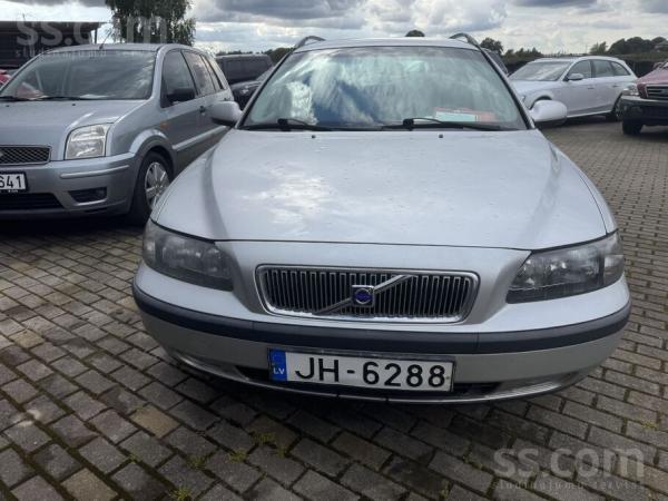 Sarkans Volvo V70 2000 Talsi, ar dzinēja tilpumu 2.50 L un nobraukumu 0 tūkst. km par 1000 €, foto 3 vietnē AUTOMOTO.COM.LV